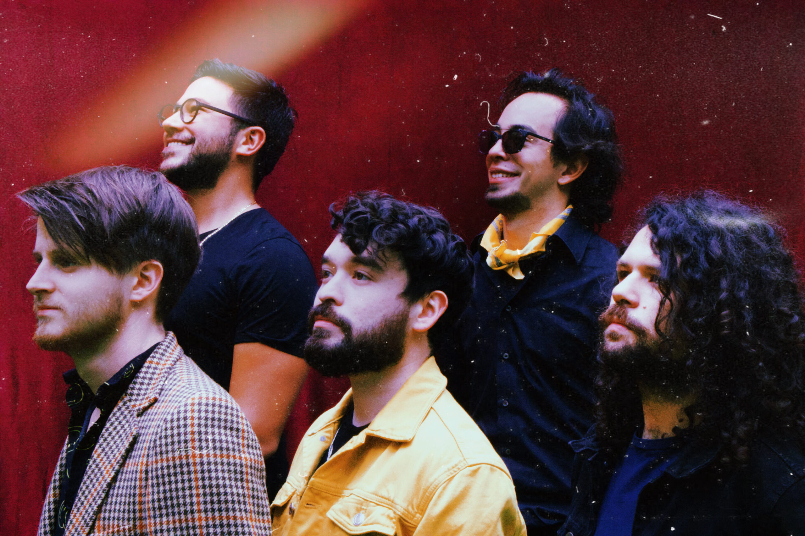 Escucha «On My Own, el gran debut de Rocket Bees | Revista Kuadro